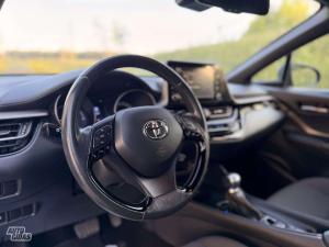 Toyota C-HR 2021 in Vilnius, with an engine capacity of 1.80 L and mileage of 79 thousand km for 20950 €, photo 13 on AUTOMOTO.COM.LV