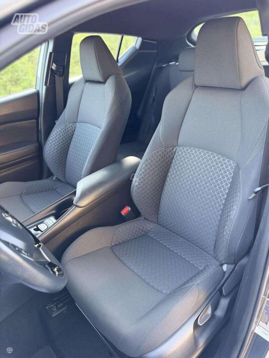 Toyota C-HR 2021 in Vilnius, with an engine capacity of 1.80 L and mileage of 79 thousand km for 20950 €, photo 14 on AUTOMOTO.COM.LV