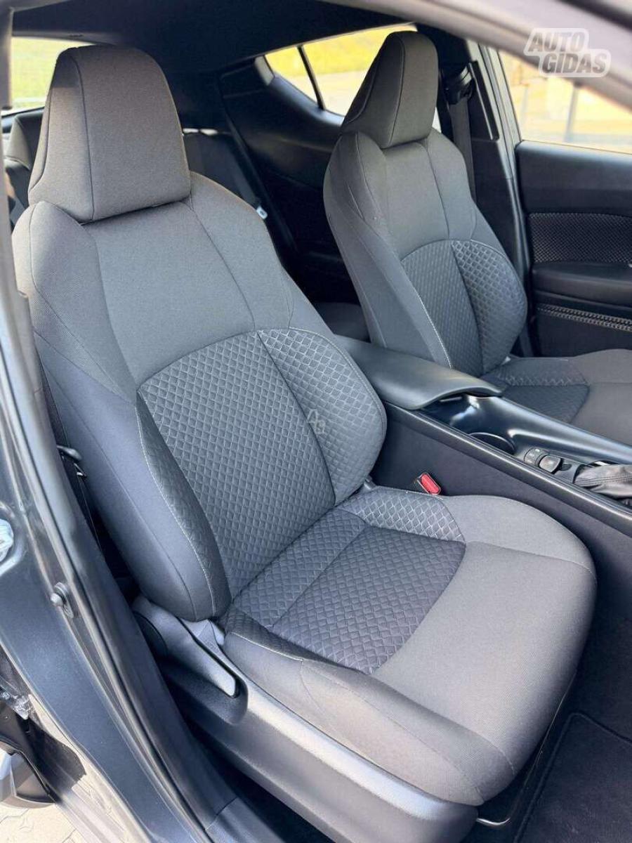 Toyota C-HR 2021 in Vilnius, with an engine capacity of 1.80 L and mileage of 79 thousand km for 20950 €, photo 20 on AUTOMOTO.COM.LV