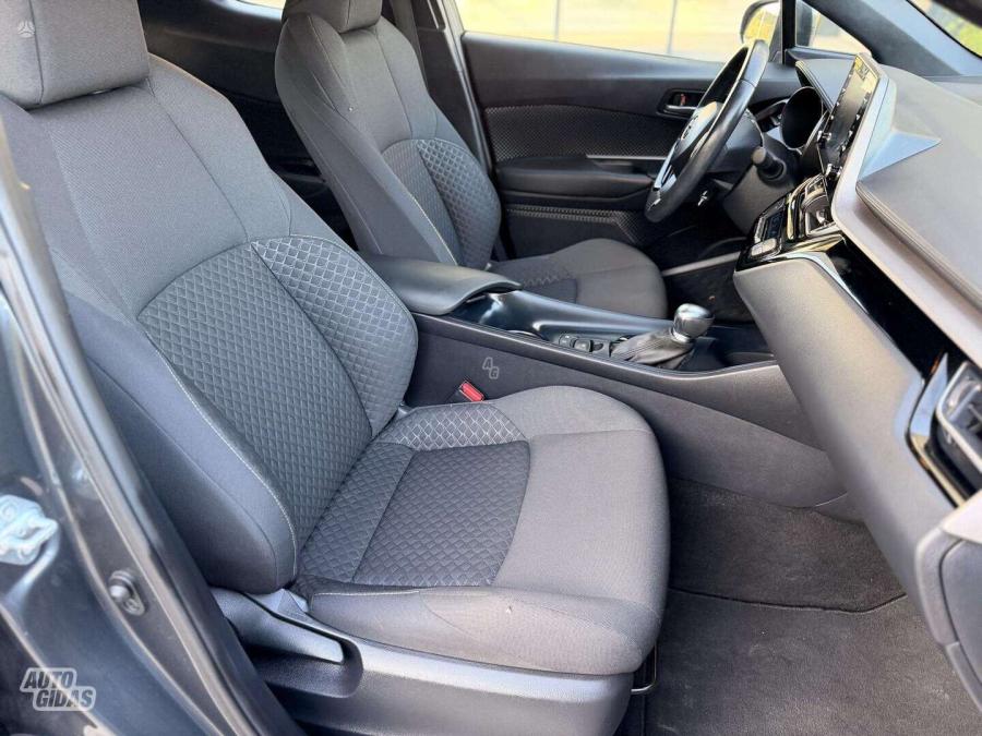 Toyota C-HR 2021 in Vilnius, with an engine capacity of 1.80 L and mileage of 79 thousand km for 20950 €, photo 21 on AUTOMOTO.COM.LV