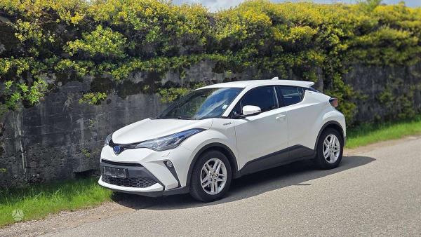 Toyota C-HR 2021 in Kaunas, with an engine capacity of 1.80 L and mileage of 240 thousand km for 13399 €, photo 5 on AUTOMOTO.COM.LV