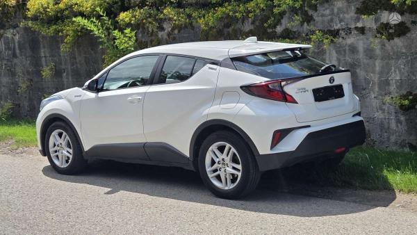 Toyota C-HR 2021 in Kaunas, with an engine capacity of 1.80 L and mileage of 240 thousand km for 13399 €, photo 6 on AUTOMOTO.COM.LV