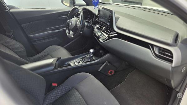 Toyota C-HR 2021 in Kaunas, with an engine capacity of 1.80 L and mileage of 240 thousand km for 13399 €, photo 7 on AUTOMOTO.COM.LV