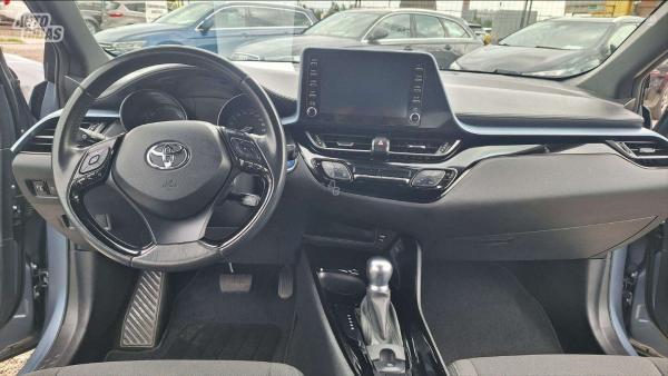 Toyota C-HR 2021 in Kaunas, with an engine capacity of 1.80 L and mileage of 157 thousand km for 17950 €, photo 8 on AUTOMOTO.COM.LV