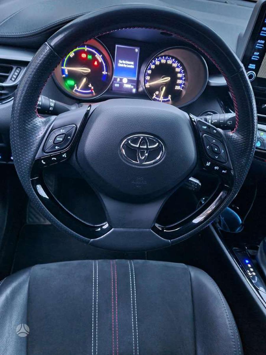 Toyota C-HR 2022 in Vilnius, with an engine capacity of 1.99 L and mileage of 110 thousand km for 24242 €, photo 15 on AUTOMOTO.COM.LV