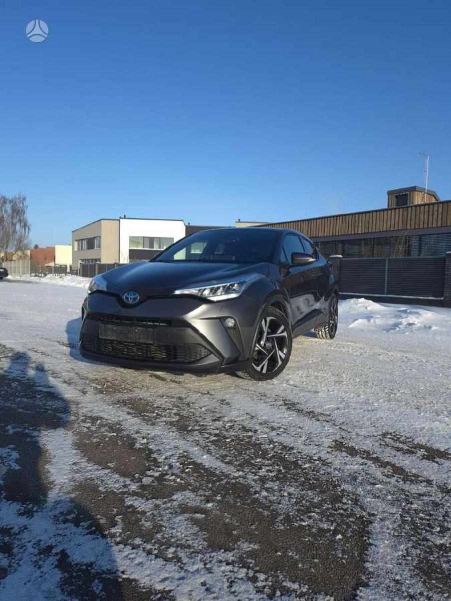 Toyota C-HR 2022 in Siauliai, with an engine capacity of 1.80 L and mileage of 220 thousand km for 13200 €, photo 1 on AUTOMOTO.COM.LV