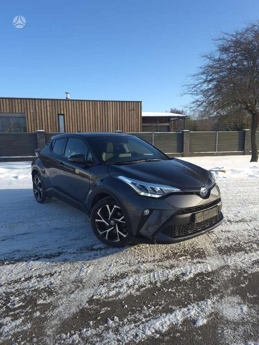 Toyota C-HR 2022 in Siauliai, with an engine capacity of 1.80 L and mileage of 220 thousand km for 13200 €, photo 2 on AUTOMOTO.COM.LV