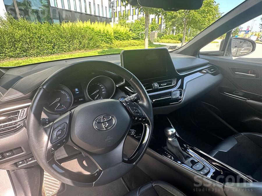 Toyota C-HR 2022 Rīga, ar dzinēja tilpumu 1.80 L un nobraukumu 61 tūkst. km par 20500 €, foto 24 vietnē AUTOMOTO.COM.LV