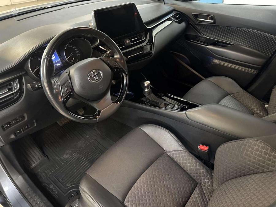 Toyota C-HR 2022 in Vilnius, with an engine capacity of 1.80 L and mileage of 79 thousand km for 23500 €, photo 9 on AUTOMOTO.COM.LV
