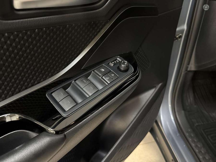 Toyota C-HR 2022 in Vilnius, with an engine capacity of 1.80 L and mileage of 79 thousand km for 23500 €, photo 10 on AUTOMOTO.COM.LV