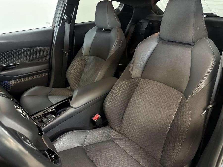 Toyota C-HR 2022 in Vilnius, with an engine capacity of 1.80 L and mileage of 79 thousand km for 23500 €, photo 11 on AUTOMOTO.COM.LV
