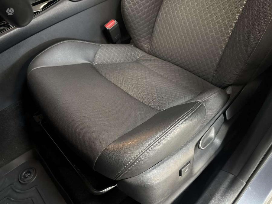 Toyota C-HR 2022 in Vilnius, with an engine capacity of 1.80 L and mileage of 79 thousand km for 23500 €, photo 12 on AUTOMOTO.COM.LV