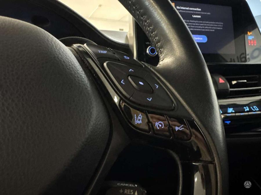 Toyota C-HR 2022 in Vilnius, with an engine capacity of 1.80 L and mileage of 79 thousand km for 23500 €, photo 19 on AUTOMOTO.COM.LV