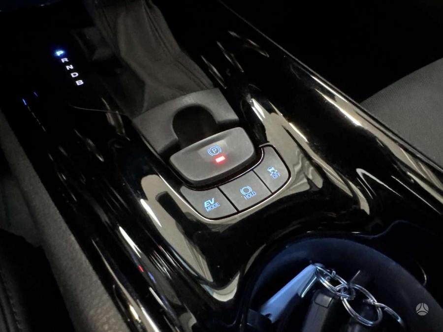 Toyota C-HR 2022 in Vilnius, with an engine capacity of 1.80 L and mileage of 79 thousand km for 23500 €, photo 21 on AUTOMOTO.COM.LV