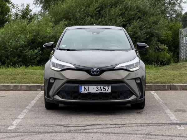 Toyota C-HR 2022 in Riga, with an engine capacity of 1.80 L and mileage of 62 thousand km for 20750 €, photo 1 on AUTOMOTO.COM.LV