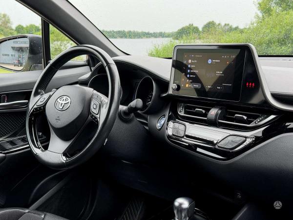 Toyota C-HR 2022 in Riga, with an engine capacity of 1.80 L and mileage of 62 thousand km for 20750 €, photo 10 on AUTOMOTO.COM.LV