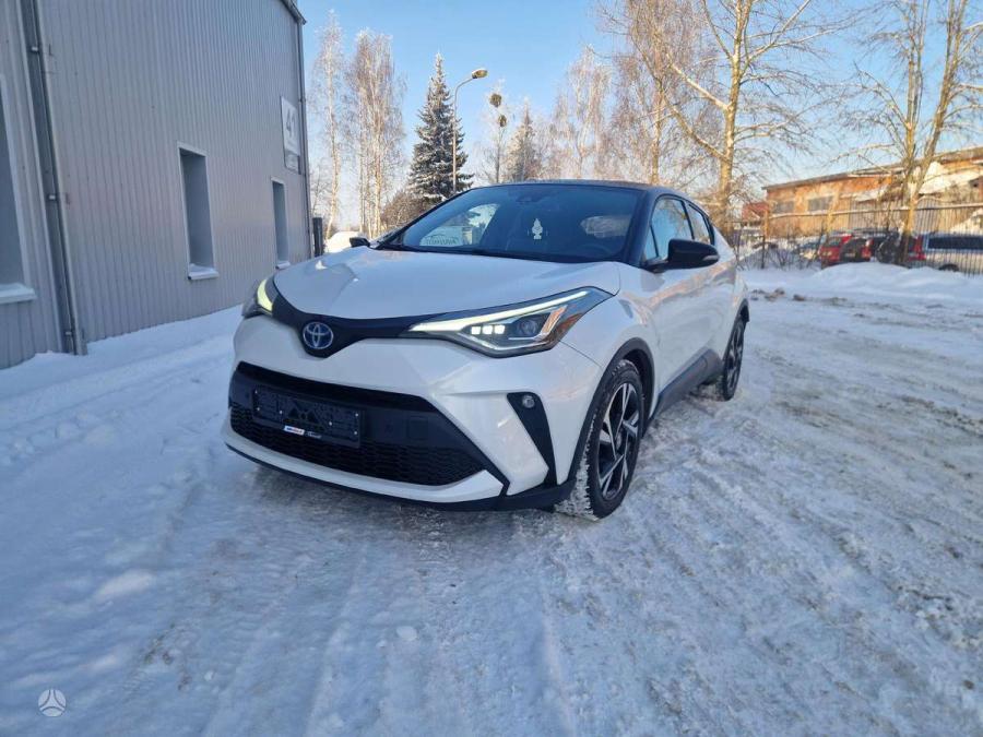 Toyota C-HR 2023 in Ukmerge, with an engine capacity of 1.99 L and mileage of 170 thousand km for 19600 €, photo 1 on AUTOMOTO.COM.LV