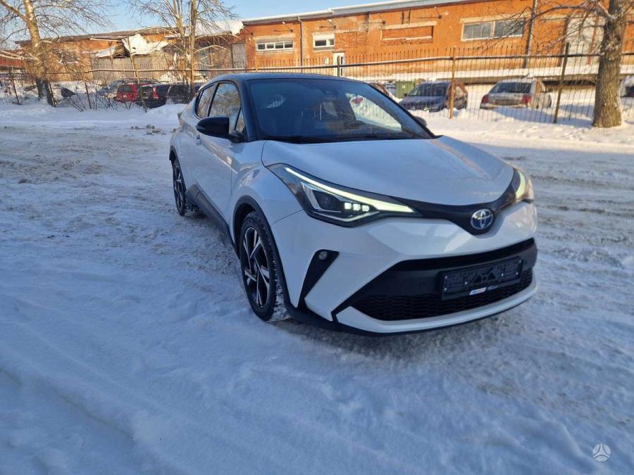 Toyota C-HR 2023 in Ukmerge, with an engine capacity of 1.99 L and mileage of 170 thousand km for 19600 €, photo 3 on AUTOMOTO.COM.LV