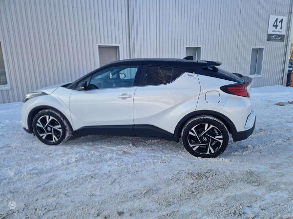 Toyota C-HR 2023 in Ukmerge, with an engine capacity of 1.99 L and mileage of 170 thousand km for 19600 €, photo 8 on AUTOMOTO.COM.LV