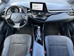 Toyota C-HR 2023 in Vilnius, with an engine capacity of 2.00 L and mileage of 65 thousand km for 25550 €, photo 4 on AUTOMOTO.COM.LV