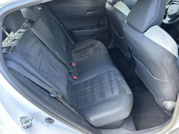 Toyota C-HR 2023 in Vilnius, with an engine capacity of 2.00 L and mileage of 65 thousand km for 25550 €, photo 5 on AUTOMOTO.COM.LV