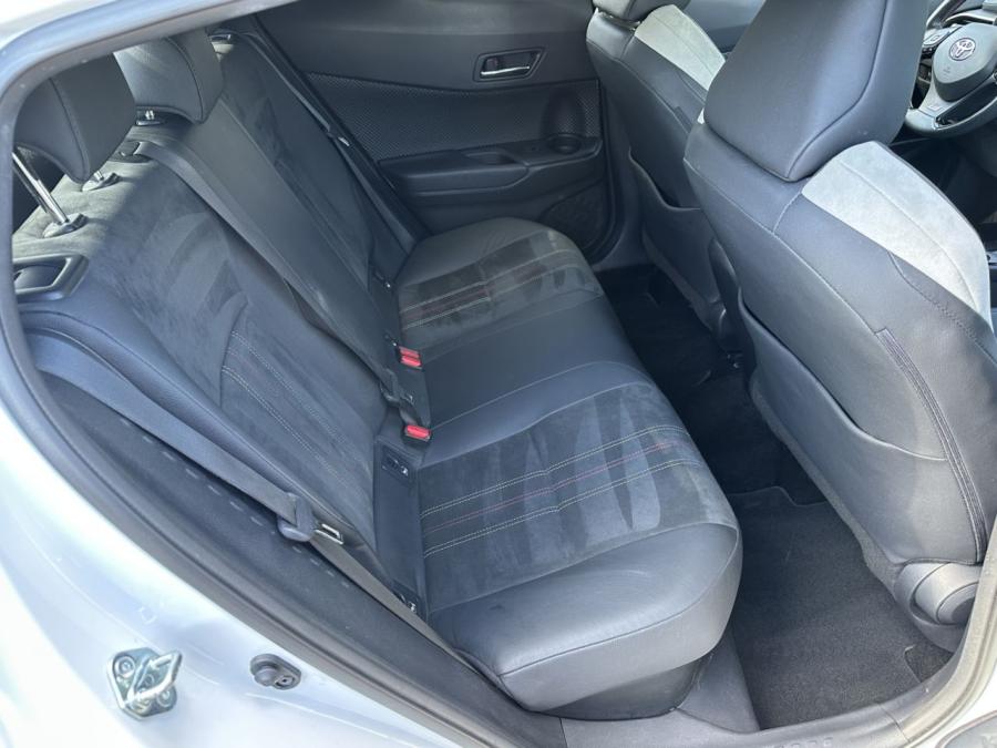 Toyota C-HR 2023 in Vilnius, with an engine capacity of 2.00 L and mileage of 65 thousand km for 25550 €, photo 6 on AUTOMOTO.COM.LV