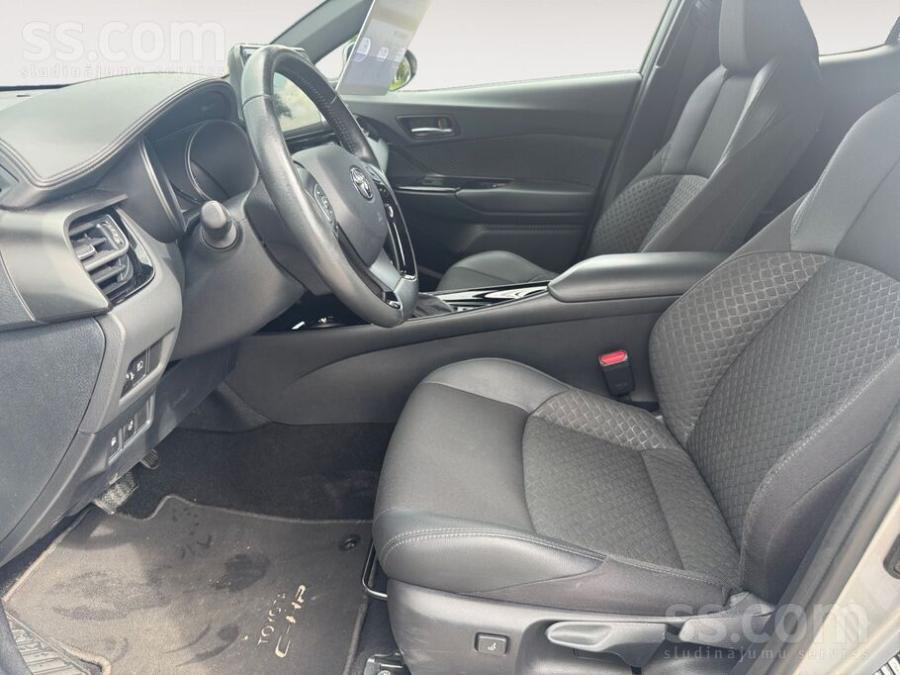 Toyota C-HR 2023 in Riga, with an engine capacity of 1.80 L and mileage of 52 thousand km for 22900 €, photo 12 on AUTOMOTO.COM.LV