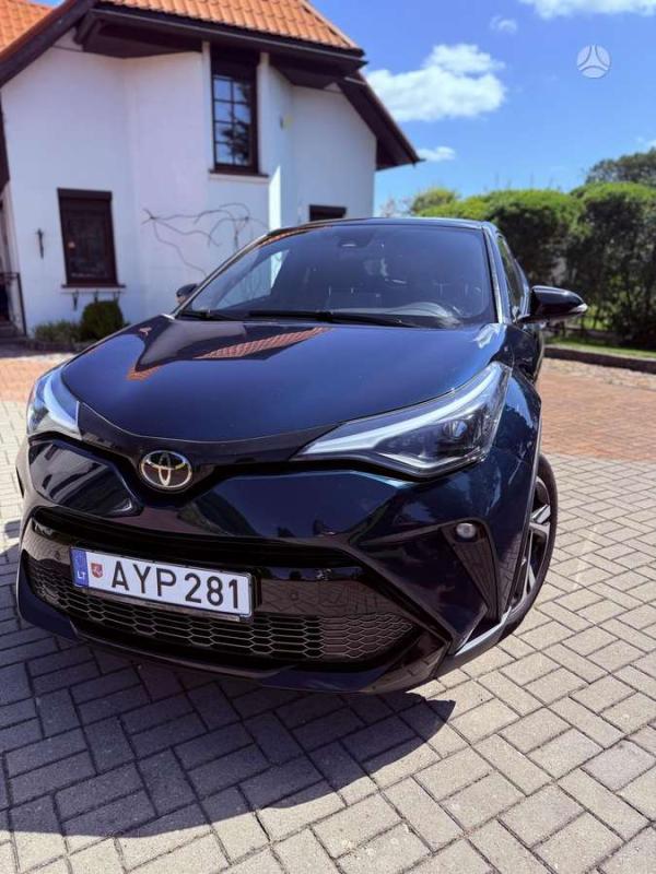 Toyota C-HR 2023 in Alytus, with an engine capacity of 1.99 L and mileage of 33 thousand km for 23500 €, photo 2 on AUTOMOTO.COM.LV