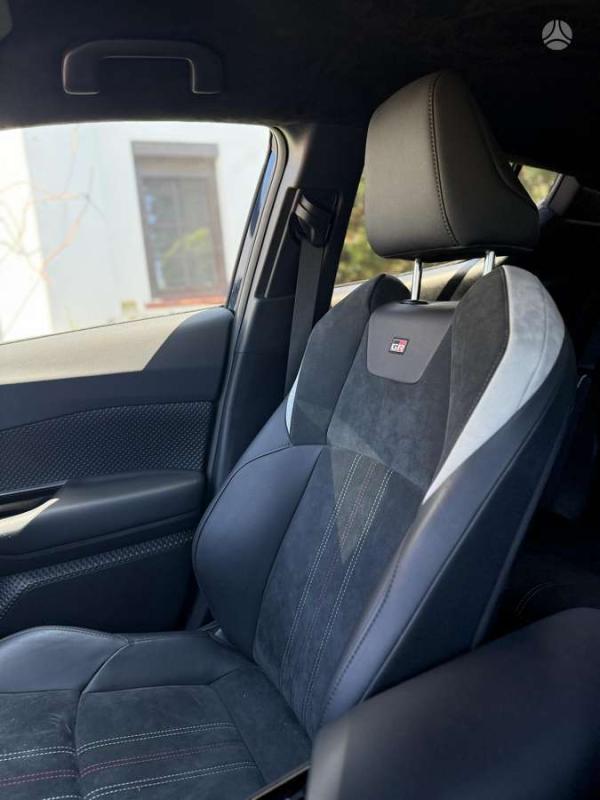 Toyota C-HR 2023 in Alytus, with an engine capacity of 1.99 L and mileage of 33 thousand km for 23500 €, photo 9 on AUTOMOTO.COM.LV