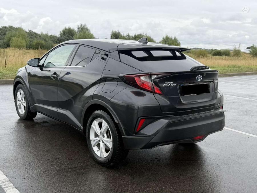 Тойота C-HR 2023 в Каунас, объемом двигателя 1.80 л и пробегом 300 тыс. км за 13600 €, фото 1 на AUTOMOTO.COM.LV