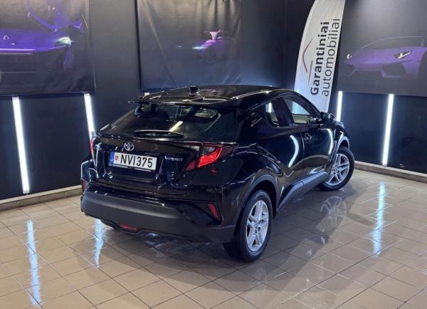 Toyota C-HR 2023 in Vilnius, with an engine capacity of 1.80 L and mileage of 105 thousand km for 21450 €, photo 3 on AUTOMOTO.COM.LV
