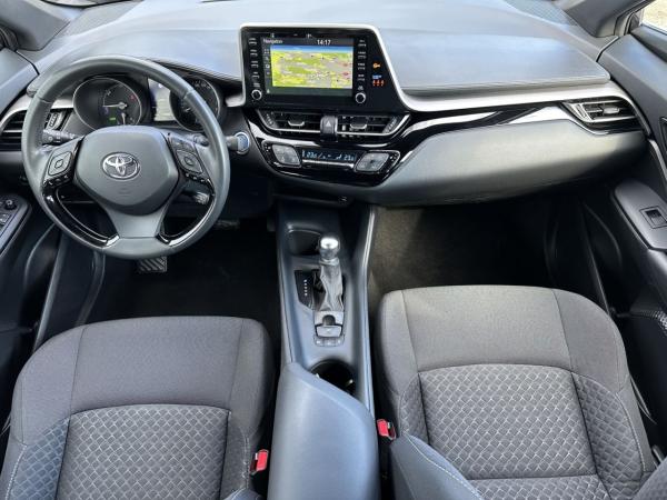 Toyota C-HR 2023 in Vilnius, with an engine capacity of 1.80 L and mileage of 105 thousand km for 21450 €, photo 4 on AUTOMOTO.COM.LV
