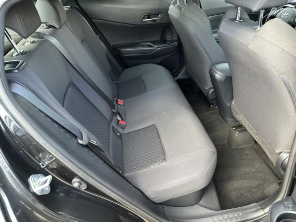 Toyota C-HR 2023 in Vilnius, with an engine capacity of 1.80 L and mileage of 105 thousand km for 21450 €, photo 6 on AUTOMOTO.COM.LV