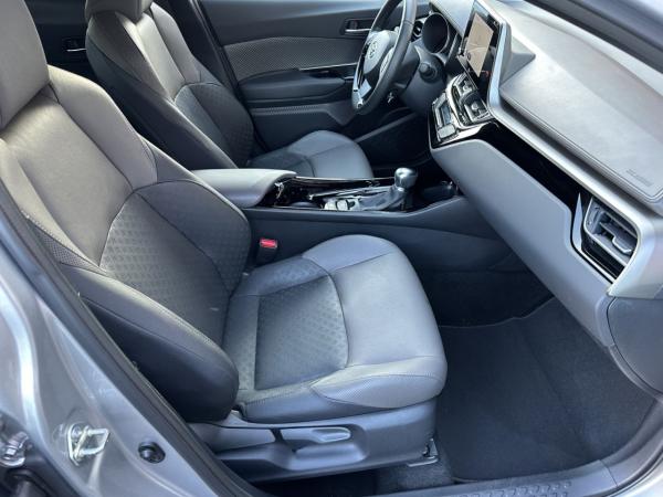 Toyota C-HR 2023 in Vilnius, with an engine capacity of 2.00 L and mileage of 100 thousand km for 23250 €, photo 5 on AUTOMOTO.COM.LV