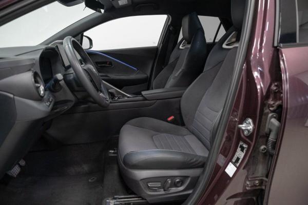Toyota C-HR 2024 in Vilnius, with an engine capacity of 1.80 L and mileage of 27 thousand km for 30900 €, photo 5 on AUTOMOTO.COM.LV