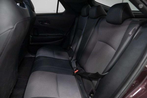 Toyota C-HR 2024 in Vilnius, with an engine capacity of 1.80 L and mileage of 27 thousand km for 30900 €, photo 6 on AUTOMOTO.COM.LV