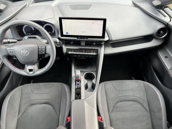 Toyota C-HR 2024 in Vilnius, with an engine capacity of 2.00 L and mileage of 10 thousand km for 37750 €, photo 5 on AUTOMOTO.COM.LV