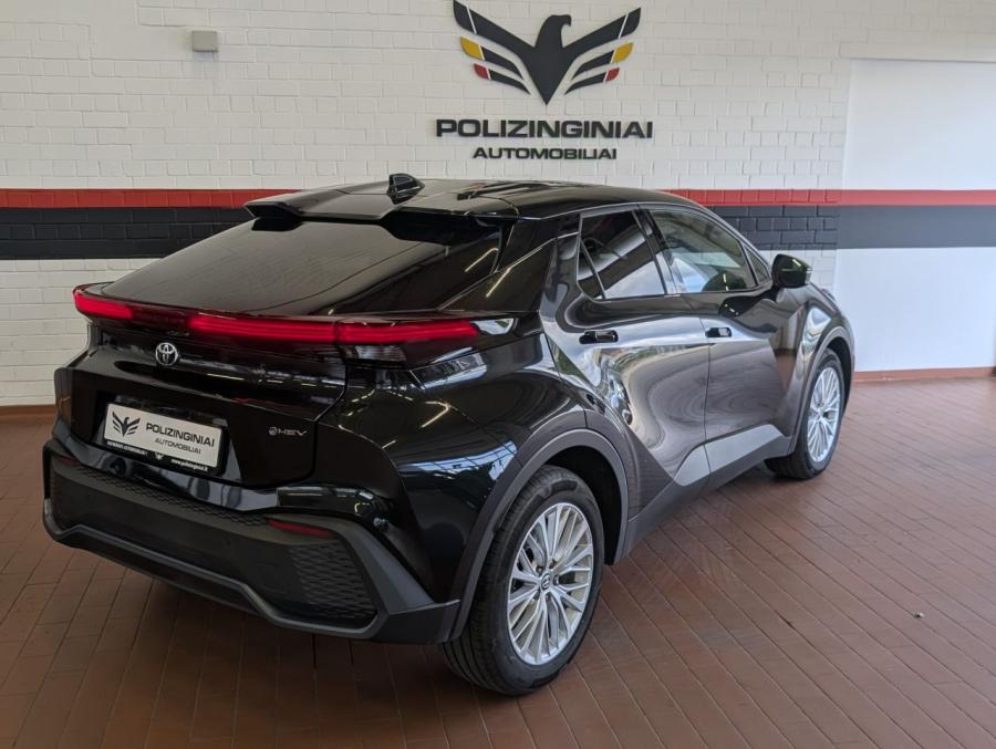 Toyota C-HR 2026 in Kaunas, with an engine capacity of 1.80 L and mileage of 6 thousand km for 27500 €, photo 4 on AUTOMOTO.COM.LV