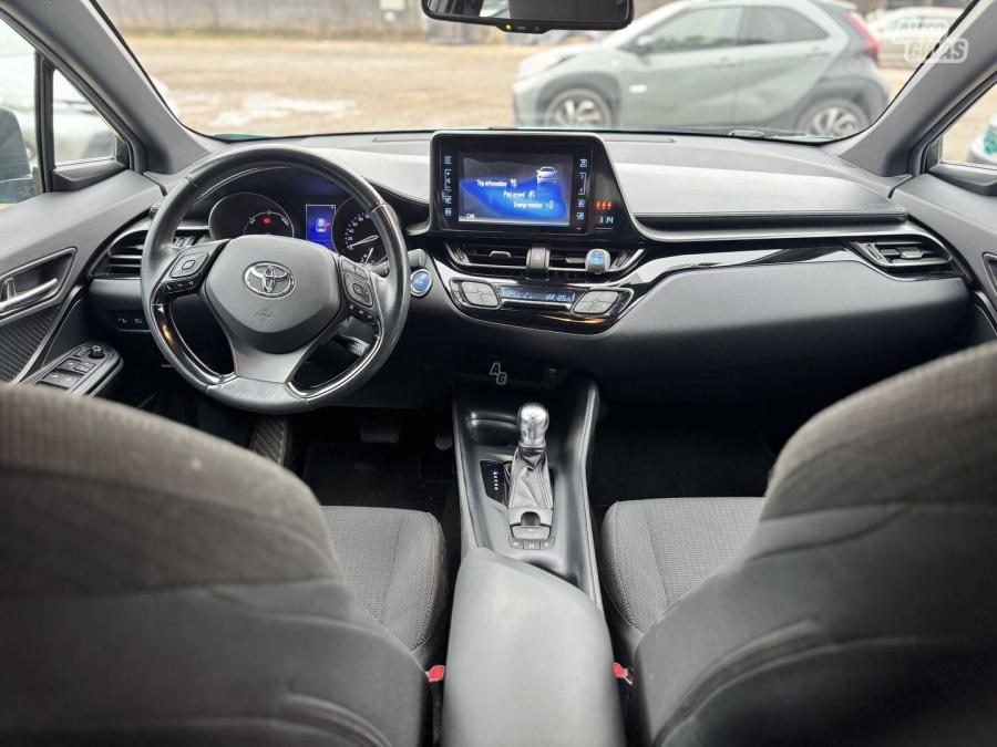 Zaļš Toyota C-HR 2018 Viļņa, ar dzinēja tilpumu 1.80 L un nobraukumu 170 tūkst. km par 14950 €, foto 24 vietnē AUTOMOTO.COM.LV