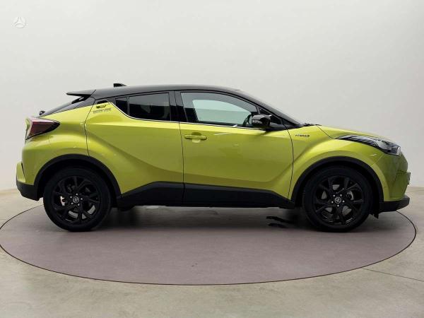 Green Toyota C-HR 2019 in Panevezys, with an engine capacity of 1.80 L and mileage of 108 thousand km for 20990 €, photo 4 on AUTOMOTO.COM.LV