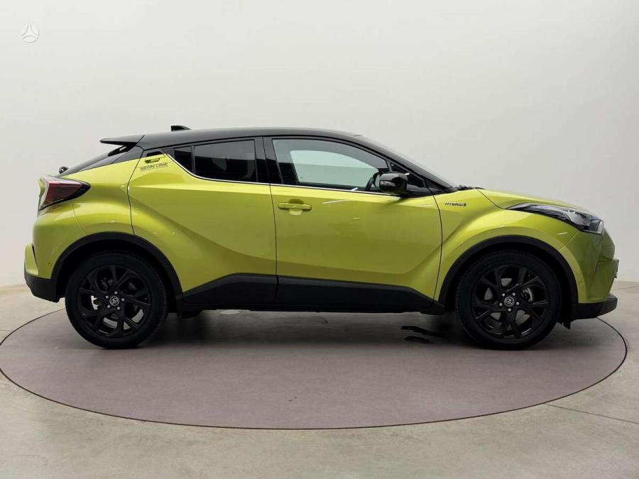 Зеленый Тойота C-HR 2019 в Паневежис, объемом двигателя 1.80 л и пробегом 108 тыс. км за 20990 €, фото 5 на AUTOMOTO.COM.LV