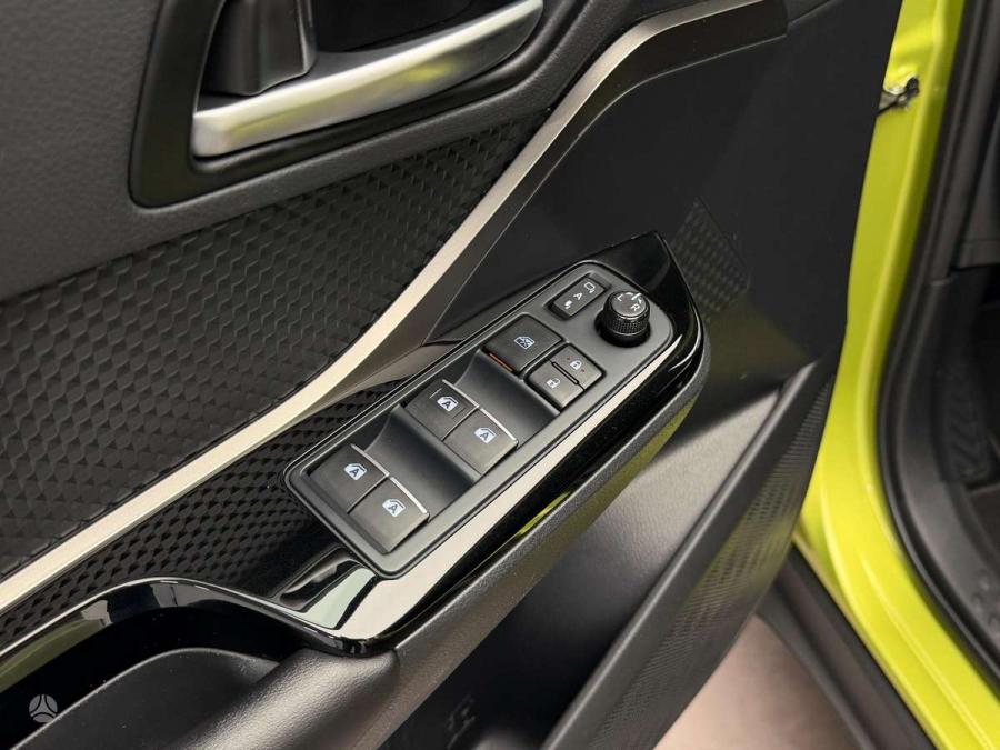 Зеленый Тойота C-HR 2019 в Паневежис, объемом двигателя 1.80 л и пробегом 108 тыс. км за 20990 €, фото 12 на AUTOMOTO.COM.LV