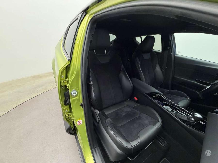 Зеленый Тойота C-HR 2019 в Паневежис, объемом двигателя 1.80 л и пробегом 108 тыс. км за 20990 €, фото 17 на AUTOMOTO.COM.LV