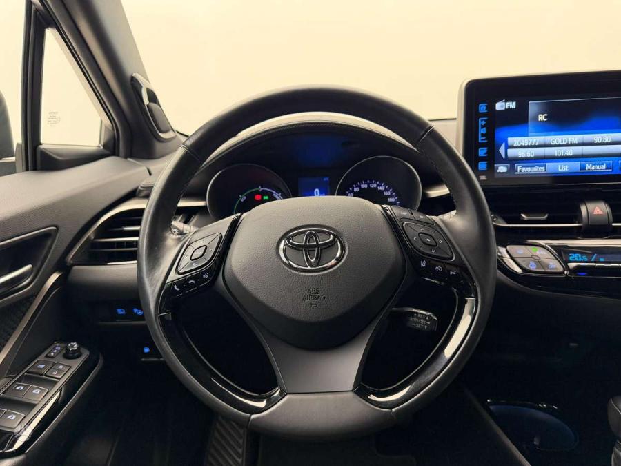 Зеленый Тойота C-HR 2019 в Паневежис, объемом двигателя 1.80 л и пробегом 108 тыс. км за 20990 €, фото 20 на AUTOMOTO.COM.LV