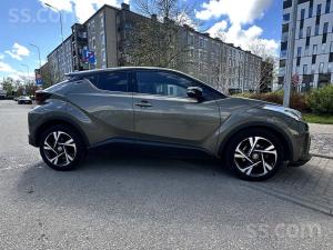 Зеленый Тойота C-HR 2022 в Рига, объемом двигателя 1.80 л и пробегом 47 тыс. км за 22000 €, фото 4 на AUTOMOTO.COM.LV