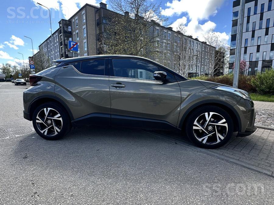 Зеленый Тойота C-HR 2022 в Рига, объемом двигателя 1.80 л и пробегом 47 тыс. км за 22000 €, фото 4 на AUTOMOTO.COM.LV