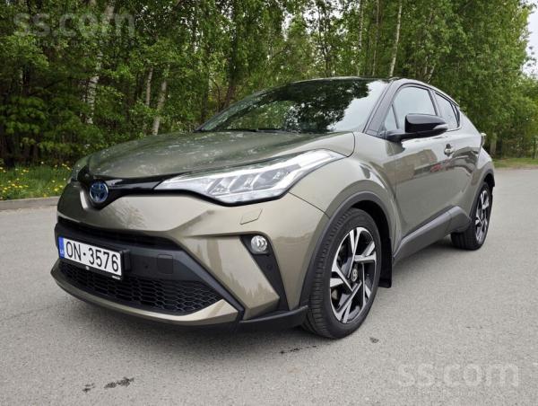 Green Toyota C-HR 2022 in Riga, with an engine capacity of 1.80 L and mileage of 44 thousand km for 21900 €, photo 1 on AUTOMOTO.COM.LV