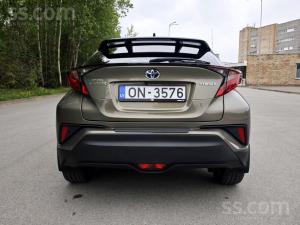 Зеленый Тойота C-HR 2022 в Рига, объемом двигателя 1.80 л и пробегом 44 тыс. км за 21900 €, фото 5 на AUTOMOTO.COM.LV