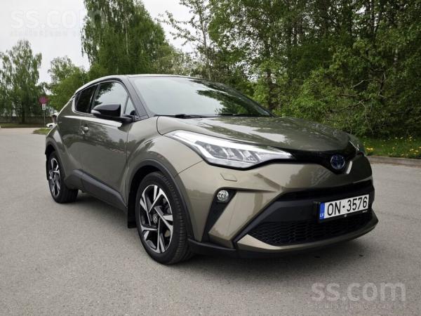 Green Toyota C-HR 2022 in Riga, with an engine capacity of 1.80 L and mileage of 44 thousand km for 21900 €, photo 7 on AUTOMOTO.COM.LV