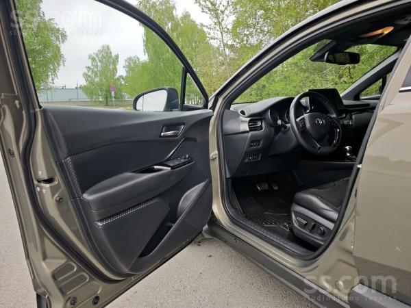 Green Toyota C-HR 2022 in Riga, with an engine capacity of 1.80 L and mileage of 44 thousand km for 21900 €, photo 9 on AUTOMOTO.COM.LV